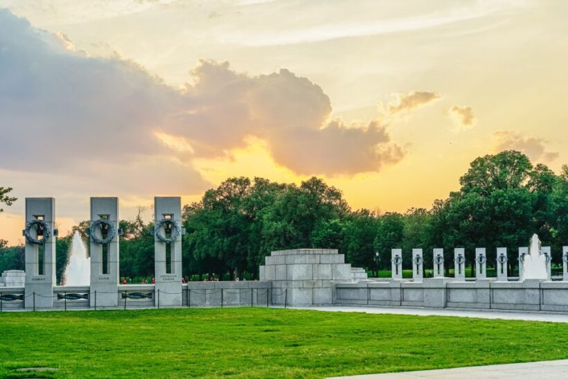 Washington DC: National Mall Night Bus Tour - An In-Depth Look at the Experience
