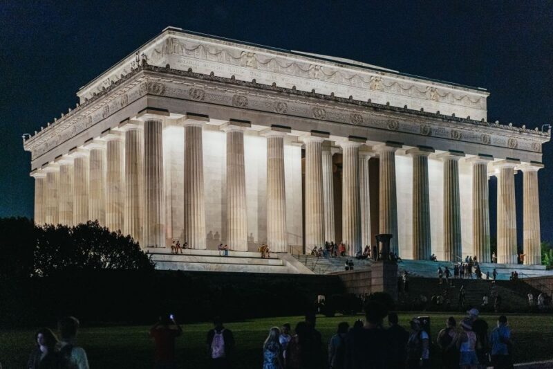 Washington DC: National Mall Night Bus Tour - Who Should Consider This Tour?