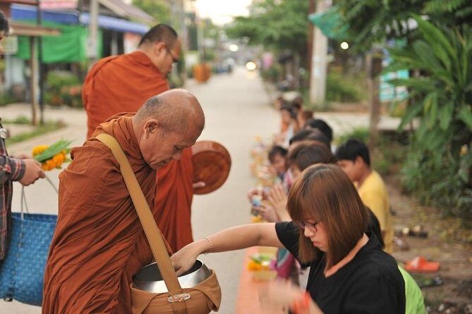 Wat Prathad DoiSuthep Sunrise+Giving alms to the monks Private Tour - FAQs