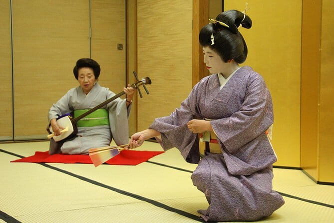 Watch Samurai themed Entertainment show in Shinjuku - Authenticity and Cultural Value