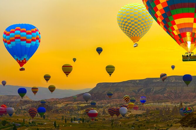 Watching Balloons on Cappadocia Sky(People Have Fear of Heights) - Capturing the Surreal Sunrise From the Balloon