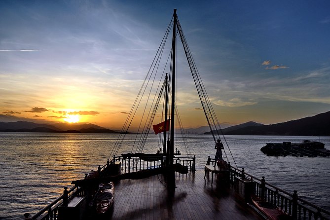 Watching Stunning Sunset with Cocktail and Dinner on Luxury Cruise - FAQs