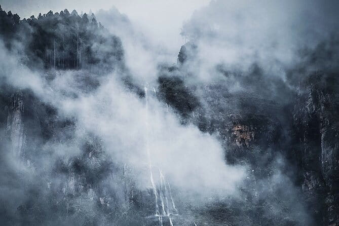 Waterfall Hunting- Bambarakanda & Lanka Falls + Natural Pool Bath - The Sum Up