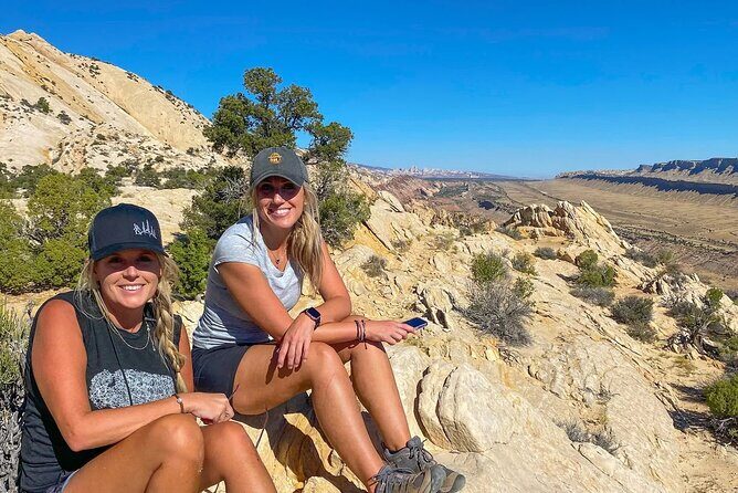 Waterpocket Fold Offroad Tour to Strike Valley Overlook - The Waterpocket Fold: A Geologic Wonder