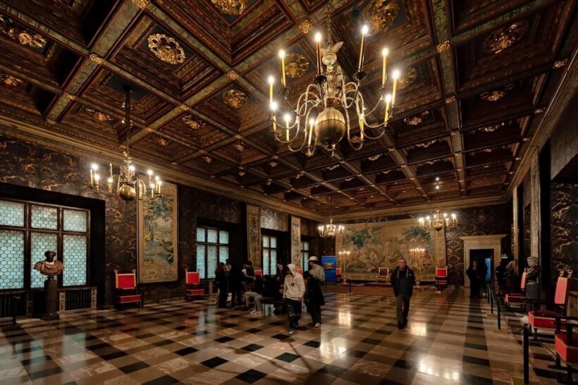 Wawel Castle and Cathedral Guided Tour - Key Points