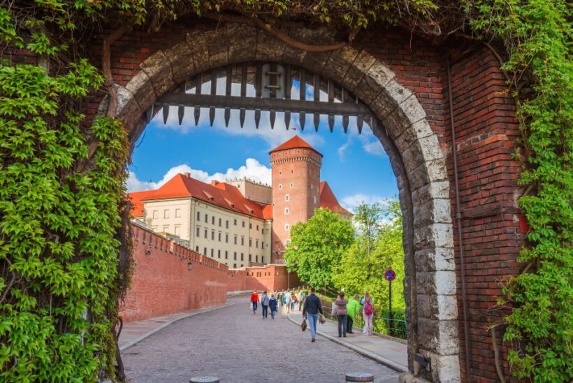 Wawel Castle & Cathedral Skip the Line Small Group Tour - Key Points