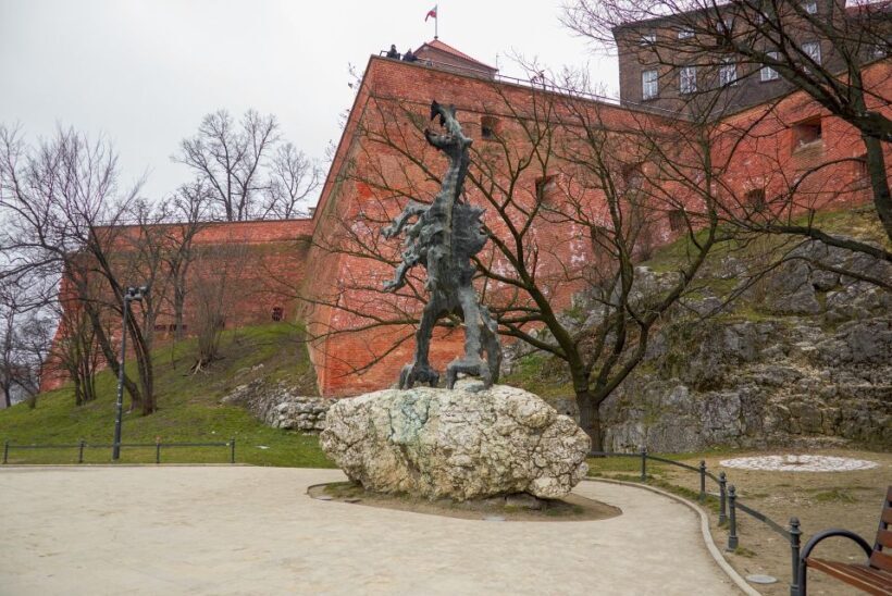 Wawel Castle & Cathedral Skip the Line Small Group Tour - Exploring the Heart of Krakow: Wawel Hill