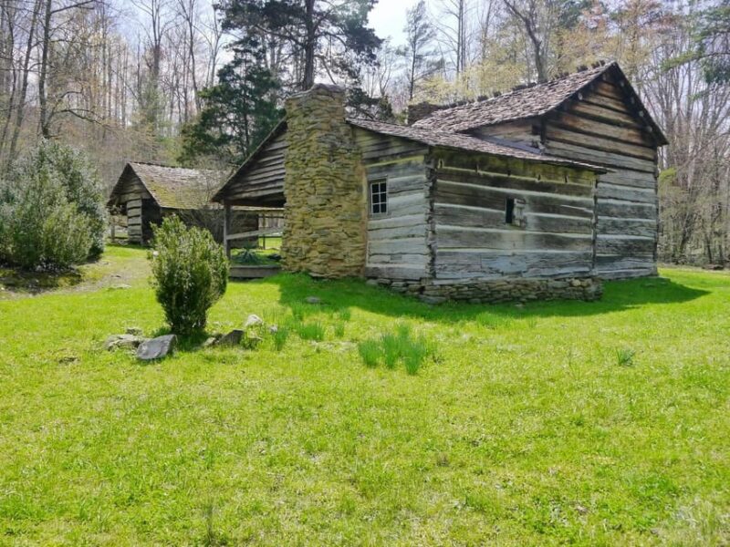 Wears Valley: Peaceful Smokies & 1882 Historic Schoolhouse - Authentic Experiences with a Local Touch