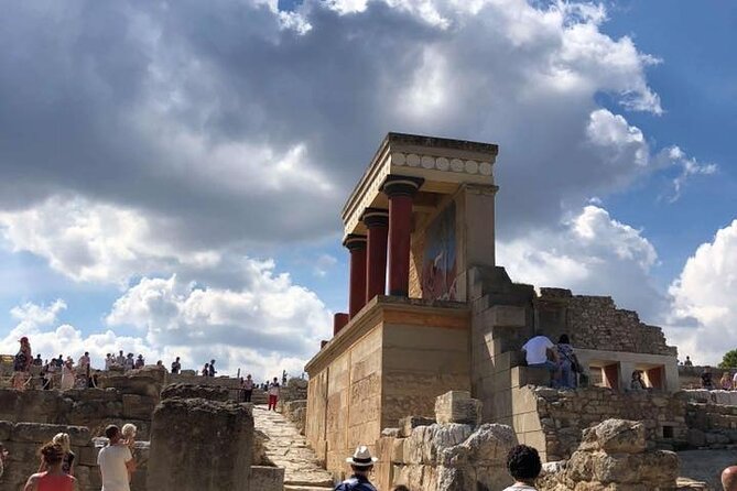 WeGuide Knossos palace - The Value of Guided Insight & Small Group Dynamics