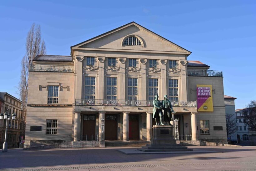 Weimar: Private walking tour of the Weimar Republic and National Socialism - The Significance of Theaterplatz and the Goethehaus