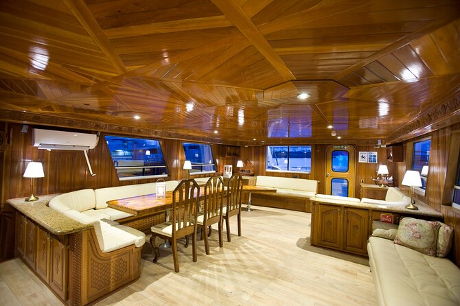 Whale Watching Cruise on a Yacht in Reykjavik - Amenities and Accessibility