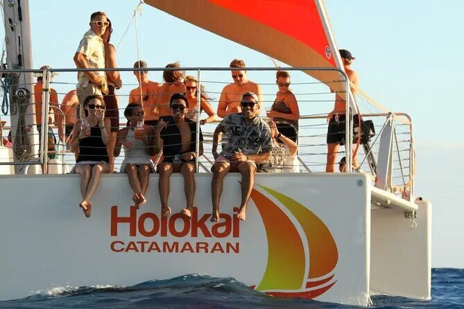 Whale Watching Sail in Honolulu with Open Bar - The Sum Up