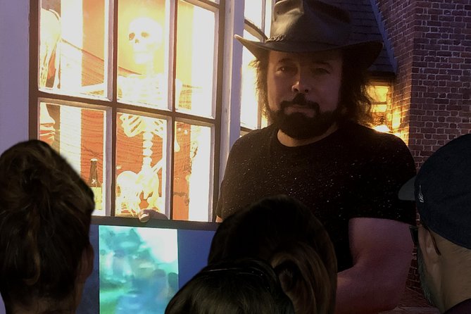 Williamsburg East Ghost Tour - Ghost Photos and Storytelling