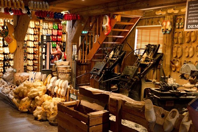 Windmills-Volendam-Giethoorn Private Tour in Jaguar - Introduction