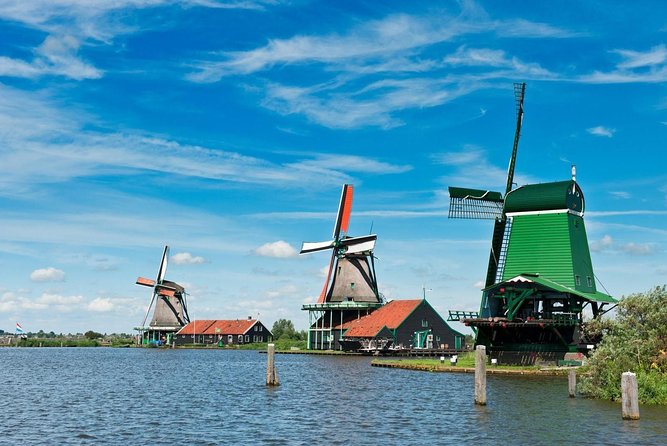 Windmills-Volendam-Giethoorn Private Tour in Jaguar - FAQs