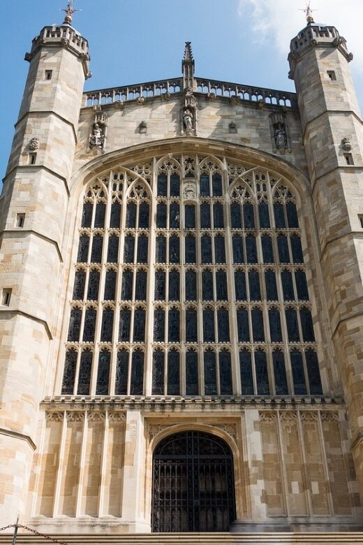 Windsor Castle Hampton Court palace Private Tour with Ticket - Hampton Court Palace: Tudor Majesty and Baroque Grandeur