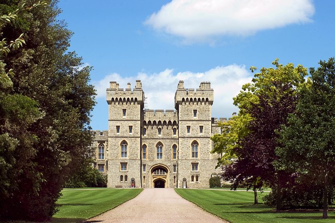 Windsor Castle, Stonehenge, and Oxford Day Trip from London - Transportation and Group Dynamics