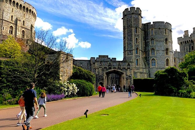 Windsor Castle Tour From London With Lunch or London Eye Upgrade - Exploring Windsor Town
