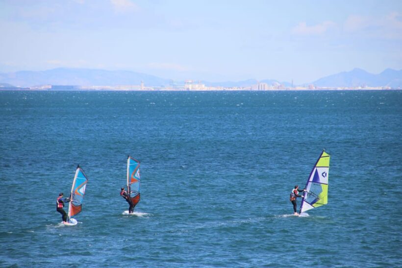 Windsurf class on Valencia beach - What the Tour Entails