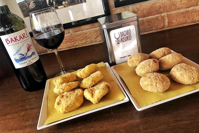 Wine Bars Hopping: Spritz & Cichetti as a Venetian - Private Tour - About the Tour Guide