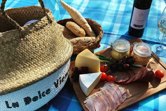 Wine Picknick Overlocking Vienna - Picnic Amenities and Inclusions