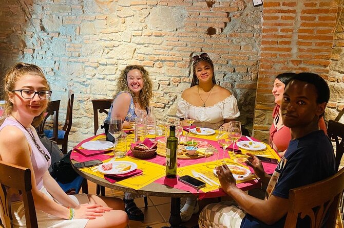 Wine Tasting and Pairing Class Experience in Florence - Pairing the Wines With Tuscan Delicacies