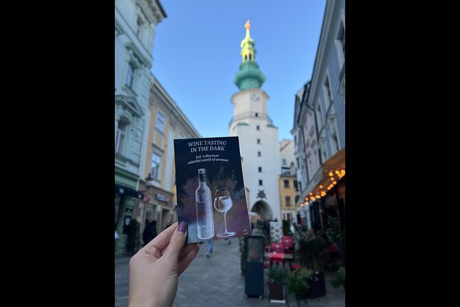 Wine Tasting IN THE DARK! - Enhancing the Senses