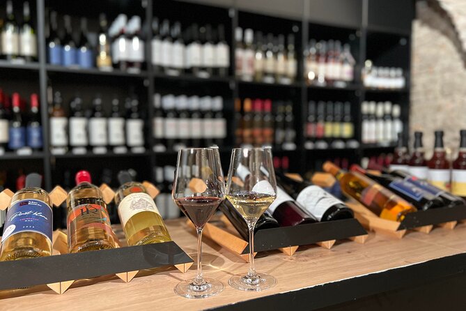 Wine Tasting IN THE DARK! - Experiencing the Darkness