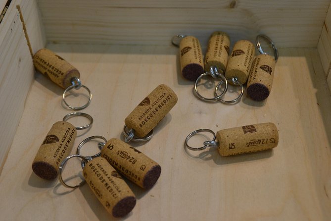 Wine Tour Experience for Family or Friends Group - Meeting Points and Pickup Service Details