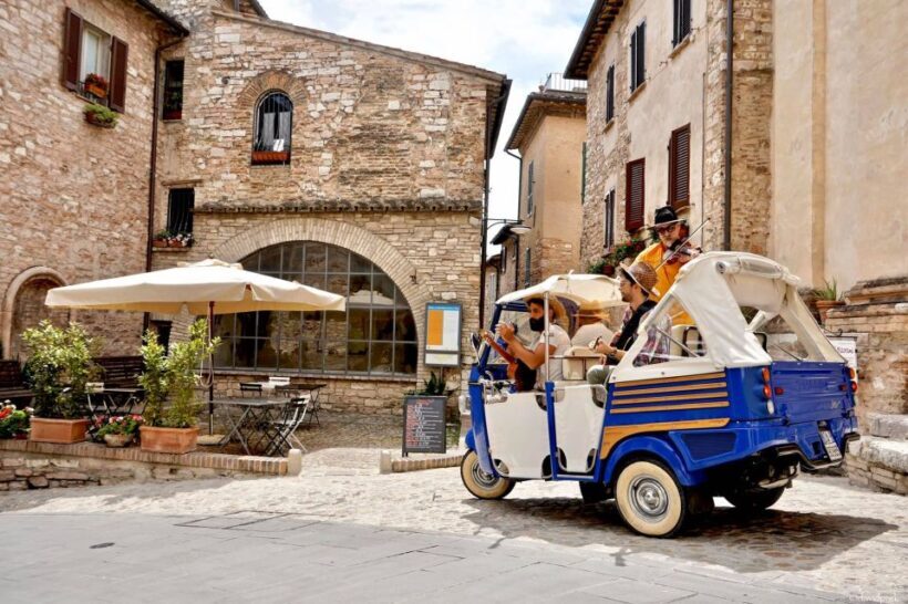 Wine Tour Spello in Tuk Tuk English +Spanish - Key Points