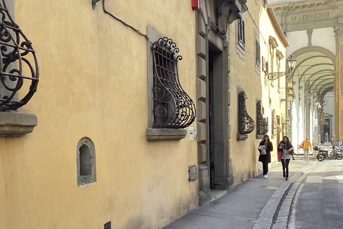 Wine Windows Walk with Wine Tasting and Appetizers - Who Should Book This Tour?