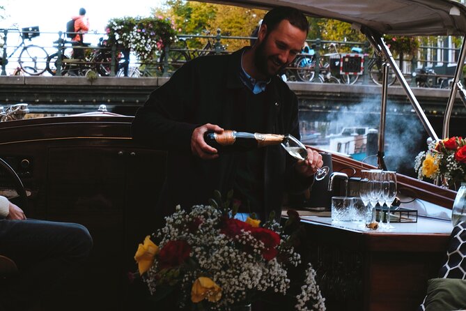 Winter Canal Cruise in Amsterdam - The Experience and Atmosphere