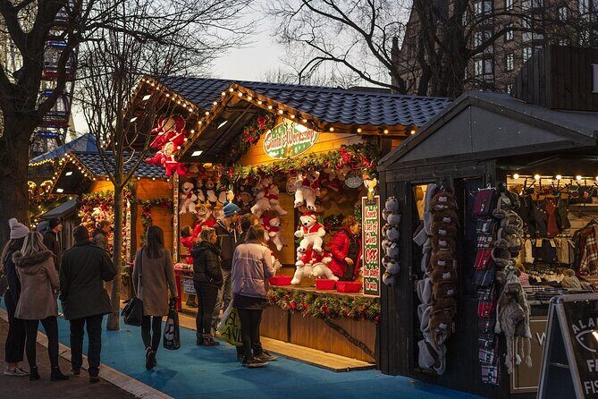 Winter Wonderland Walk: Buffalos Festive Highlights - Key Points