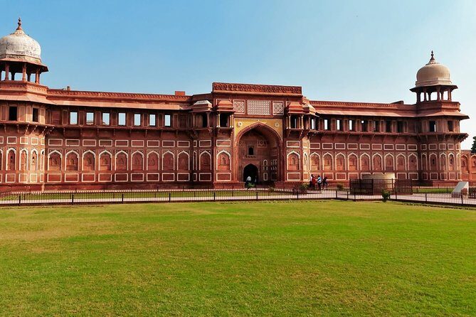 Woman's Special: Overnight Taj Mahal Tour With Female Companion From Delhi - FAQ