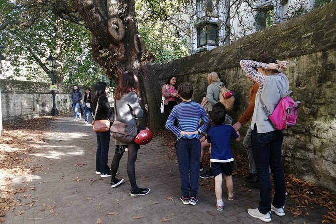 Women and Queer Histories Tour - by Uncomfortable Oxford™ - Examining Queer Lives and Their Impact on Oxfords Culture