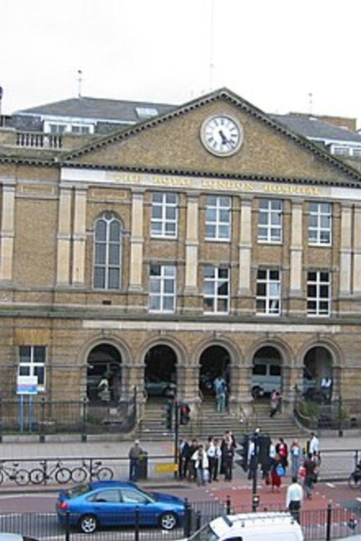 Women in London: Whitechapel Walk by Sams Walk - A Closer Look at the Whitechapel Walk