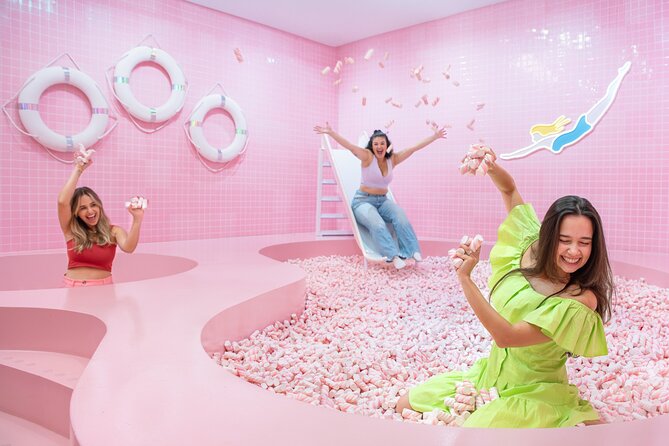 WONDR Experience Amsterdam Admission Ticket - Dining Options at Galaxy Café