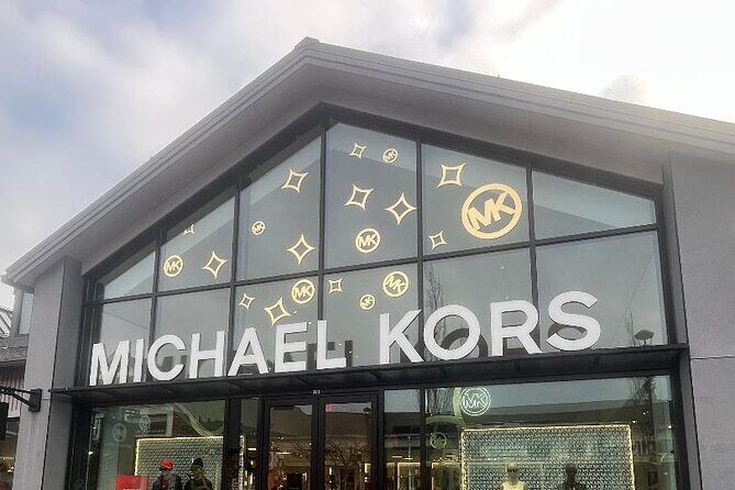 Woodbury Common Shopping Experience with Private Driver-Guide - Key Points
