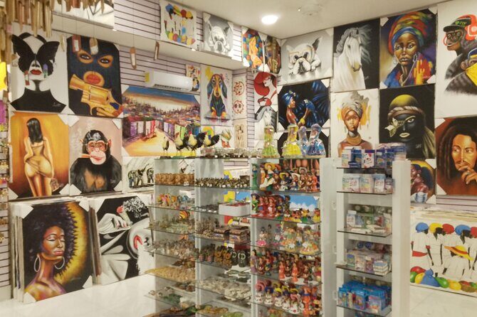 World Mart Souvenirs Store - Free Pick-up / Drop-off - A Cautionary Note from Reviewers