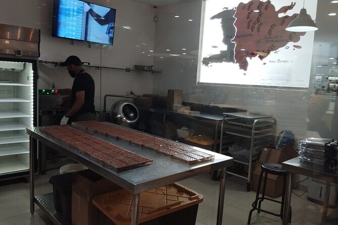 World Mart Souvenirs Store - Guided Tour - Key Points