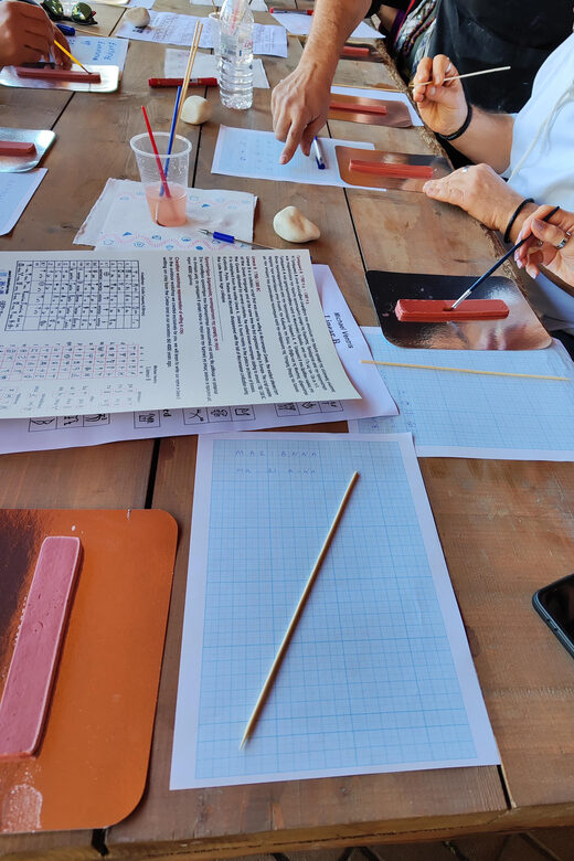 Write your name in linear B, the first writing in Europe - Who should consider this experience?