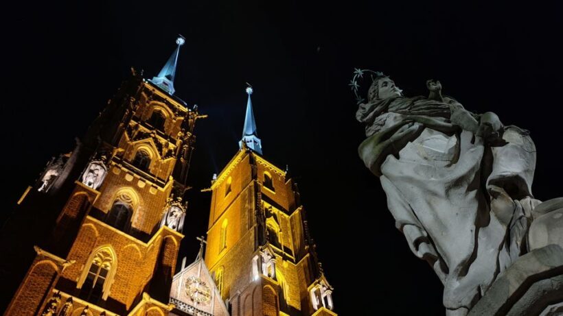 Wrocaw: Old City Night Walk and Gondola Ride - Exploring Wrocław After Dark: What to Expect