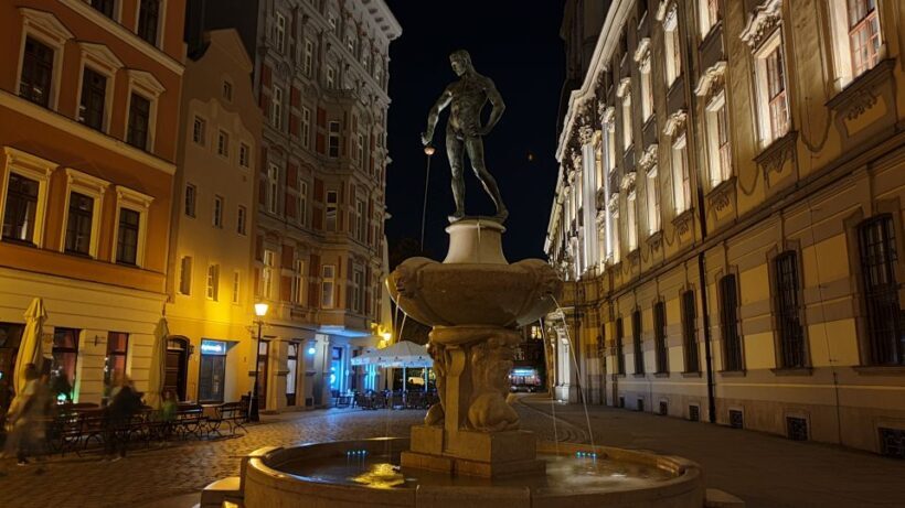 Wrocaw: Old City Night Walk and Gondola Ride - FAQ