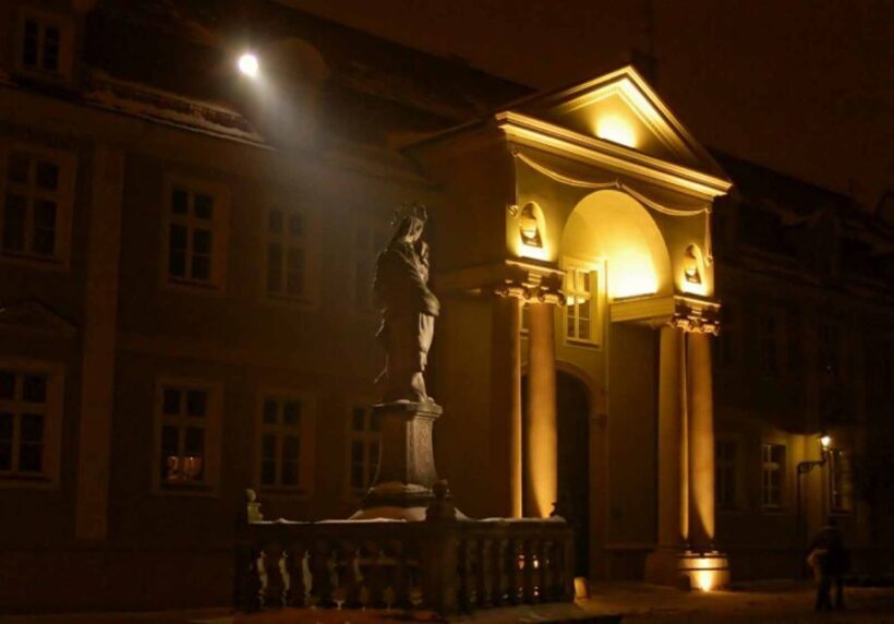 Wroclaw: 2-Hour Mysterious Walking Night Tour - The Highlights That Make This Tour Special