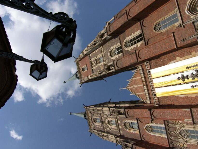Wroclaw: City Walk and Cruise by Luxury Solar Catamaran - Discovering Wroclaw: A City of Lights and Water