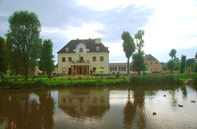 Wroclaw Day Tour to Giant Mountains, Karpacz, Palaces Valley - Who Should Consider This Tour?