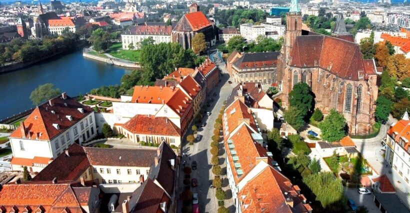 Wroclaw Private Old Town Guided Walking Tour - Key Points