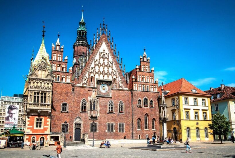 Wroclaw Private Old Town Guided Walking Tour - The Dwarf Hunt: A Playful Cultural Signature