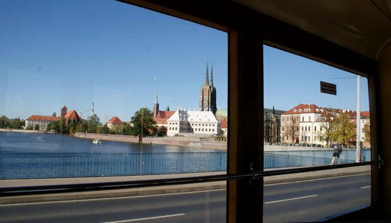 Wroclaw: Private Tour by smal Historic Tram (1,5h, 16 seats) - FAQ