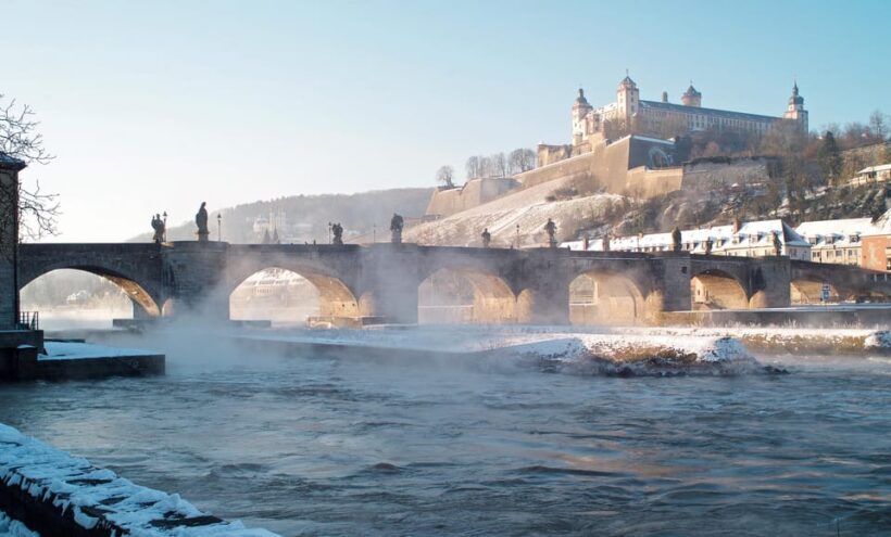 Würzburg: Würzburg Christmas walk (incl. mulled wine voucher) - A Festive Guide Through Würzburg: What to Expect